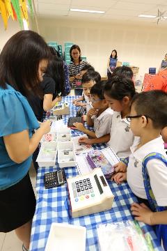 Primary school mathematics in real-life scenarios